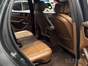 Pelēks Porsche Cayenne 2019 Rīga, ar dzinēja tilpumu 4.00 L un nobraukumu 164 tūkst. km par 54990 €, foto 31 vietnē AUTOMOTO.COM.LV