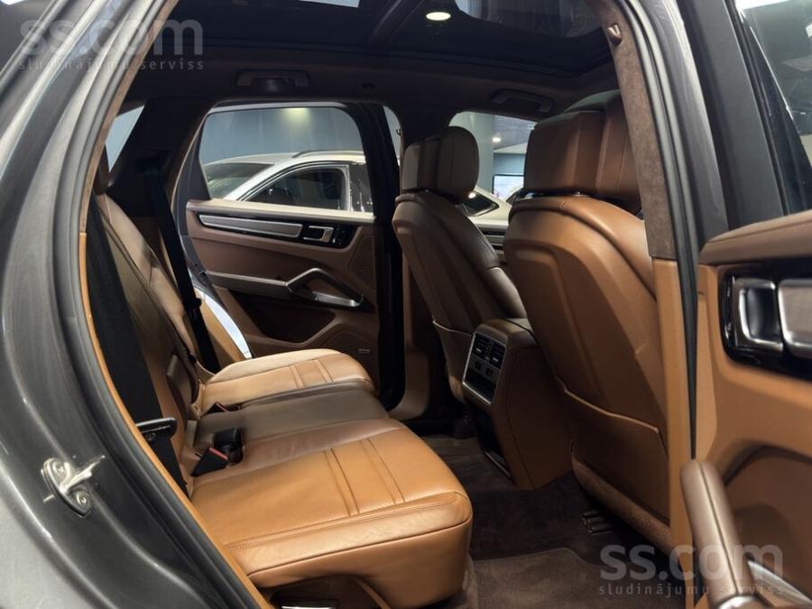 Pelēks Porsche Cayenne 2019 Rīga, ar dzinēja tilpumu 4.00 L un nobraukumu 164 tūkst. km par 54990 €, foto 32 vietnē AUTOMOTO.COM.LV