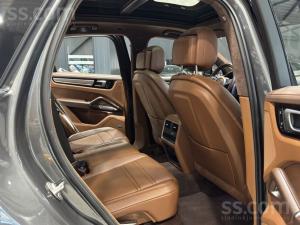 Pelēks Porsche Cayenne 2019 Rīga, ar dzinēja tilpumu 4.00 L un nobraukumu 164 tūkst. km par 46990 €, foto 16 vietnē AUTOMOTO.COM.LV