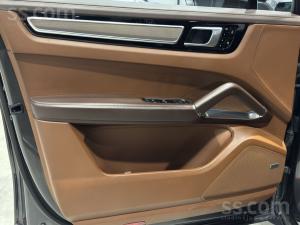 Pelēks Porsche Cayenne 2019 Rīga, ar dzinēja tilpumu 4.00 L un nobraukumu 164 tūkst. km par 46990 €, foto 28 vietnē AUTOMOTO.COM.LV