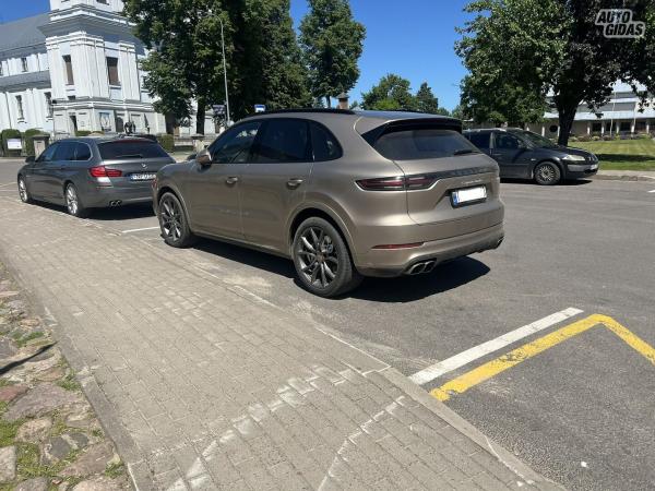 Grey Porsche Cayenne 2019 in Plunge, with an engine capacity of 4.00 L and mileage of 118 thousand km for 50000 €, photo 4 on AUTOMOTO.COM.LV