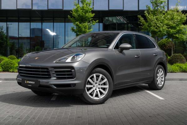 Grey Porsche Cayenne 2019 in Vilnius, with an engine capacity of 3.00 L and mileage of 165 thousand km for 39500 €, photo 1 on AUTOMOTO.COM.LV