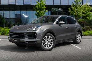 Grey Porsche Cayenne 2019 in Vilnius, with an engine capacity of 3.00 L and mileage of 165 thousand km for 39500 €, photo  on AUTOMOTO.COM.LV