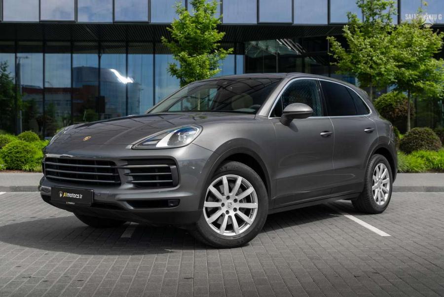 Grey Porsche Cayenne 2019 in Vilnius, with an engine capacity of 3.00 L and mileage of 165 thousand km for 39500 €, photo 1 on AUTOMOTO.COM.LV