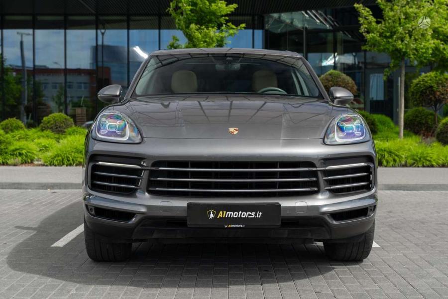 Grey Porsche Cayenne 2019 in Vilnius, with an engine capacity of 3.00 L and mileage of 165 thousand km for 39500 €, photo 4 on AUTOMOTO.COM.LV