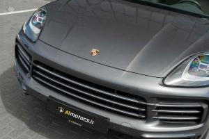 Grey Porsche Cayenne 2019 in Vilnius, with an engine capacity of 3.00 L and mileage of 165 thousand km for 39500 €, photo 5 on AUTOMOTO.COM.LV