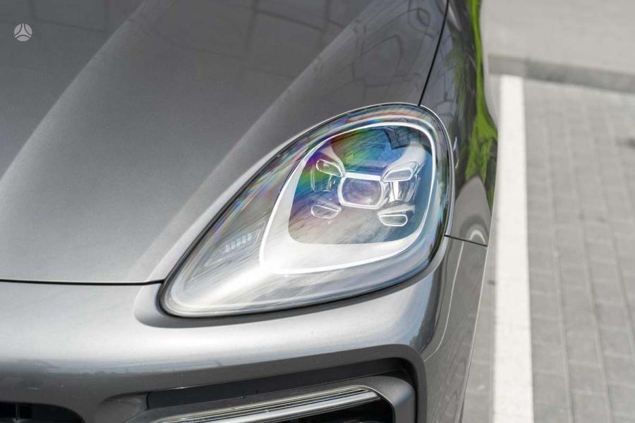 Grey Porsche Cayenne 2019 in Vilnius, with an engine capacity of 3.00 L and mileage of 165 thousand km for 39500 €, photo 6 on AUTOMOTO.COM.LV