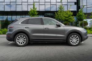 Grey Porsche Cayenne 2019 in Vilnius, with an engine capacity of 3.00 L and mileage of 165 thousand km for 39500 €, photo 7 on AUTOMOTO.COM.LV