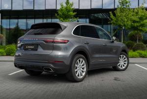 Grey Porsche Cayenne 2019 in Vilnius, with an engine capacity of 3.00 L and mileage of 165 thousand km for 39500 €, photo 8 on AUTOMOTO.COM.LV