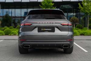 Grey Porsche Cayenne 2019 in Vilnius, with an engine capacity of 3.00 L and mileage of 165 thousand km for 39500 €, photo 10 on AUTOMOTO.COM.LV