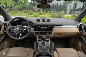 Grey Porsche Cayenne 2019 in Vilnius, with an engine capacity of 3.00 L and mileage of 165 thousand km for 39500 €, photo 17 on AUTOMOTO.COM.LV