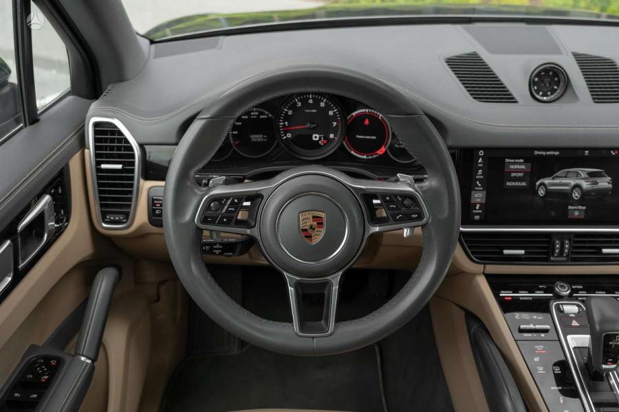 Grey Porsche Cayenne 2019 in Vilnius, with an engine capacity of 3.00 L and mileage of 165 thousand km for 39500 €, photo 18 on AUTOMOTO.COM.LV