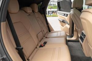Grey Porsche Cayenne 2019 in Vilnius, with an engine capacity of 3.00 L and mileage of 165 thousand km for 39500 €, photo 20 on AUTOMOTO.COM.LV