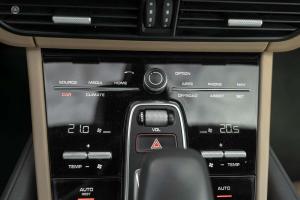 Grey Porsche Cayenne 2019 in Vilnius, with an engine capacity of 3.00 L and mileage of 165 thousand km for 39500 €, photo 24 on AUTOMOTO.COM.LV