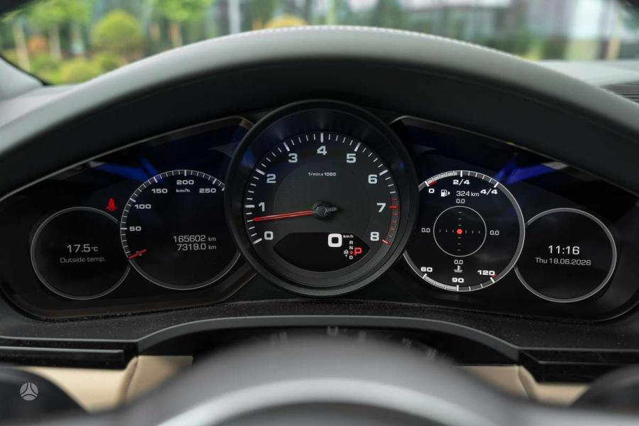 Grey Porsche Cayenne 2019 in Vilnius, with an engine capacity of 3.00 L and mileage of 165 thousand km for 39500 €, photo 30 on AUTOMOTO.COM.LV