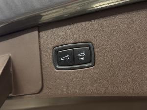 Pelēks Porsche Cayenne 2019 Rīga, ar dzinēja tilpumu 4.00 L un nobraukumu 164 tūkst. km par 52990 €, foto 1 vietnē AUTOMOTO.COM.LV