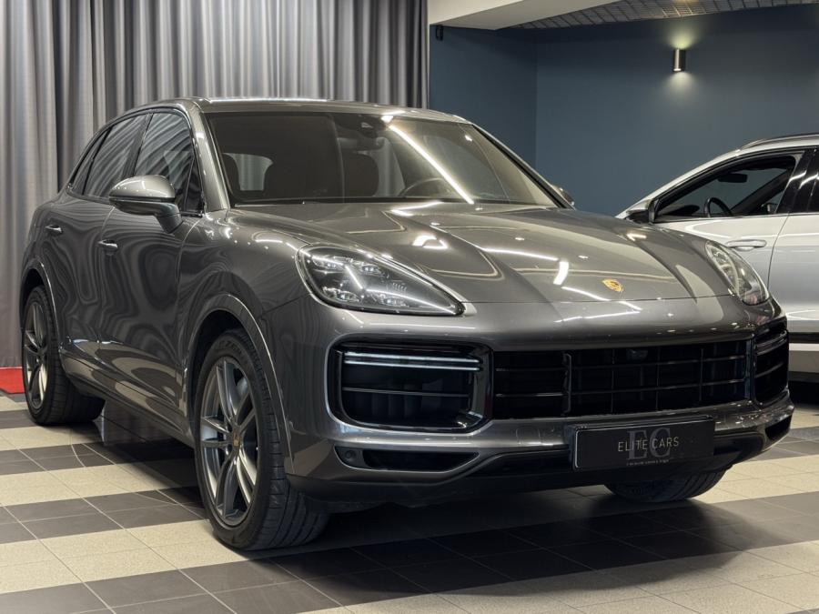 Grey Porsche Cayenne 2019 in Riga, with an engine capacity of 4.00 L and mileage of 164 thousand km for 52990 €, photo 3 on AUTOMOTO.COM.LV
