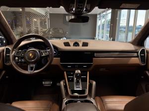 Grey Porsche Cayenne 2019 in Riga, with an engine capacity of 4.00 L and mileage of 164 thousand km for 52990 €, photo 17 on AUTOMOTO.COM.LV