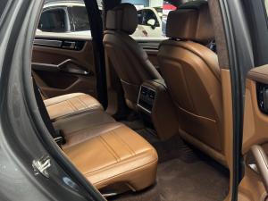 Grey Porsche Cayenne 2019 in Riga, with an engine capacity of 4.00 L and mileage of 164 thousand km for 52990 €, photo 30 on AUTOMOTO.COM.LV