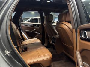 Grey Porsche Cayenne 2019 in Riga, with an engine capacity of 4.00 L and mileage of 164 thousand km for 52990 €, photo 31 on AUTOMOTO.COM.LV