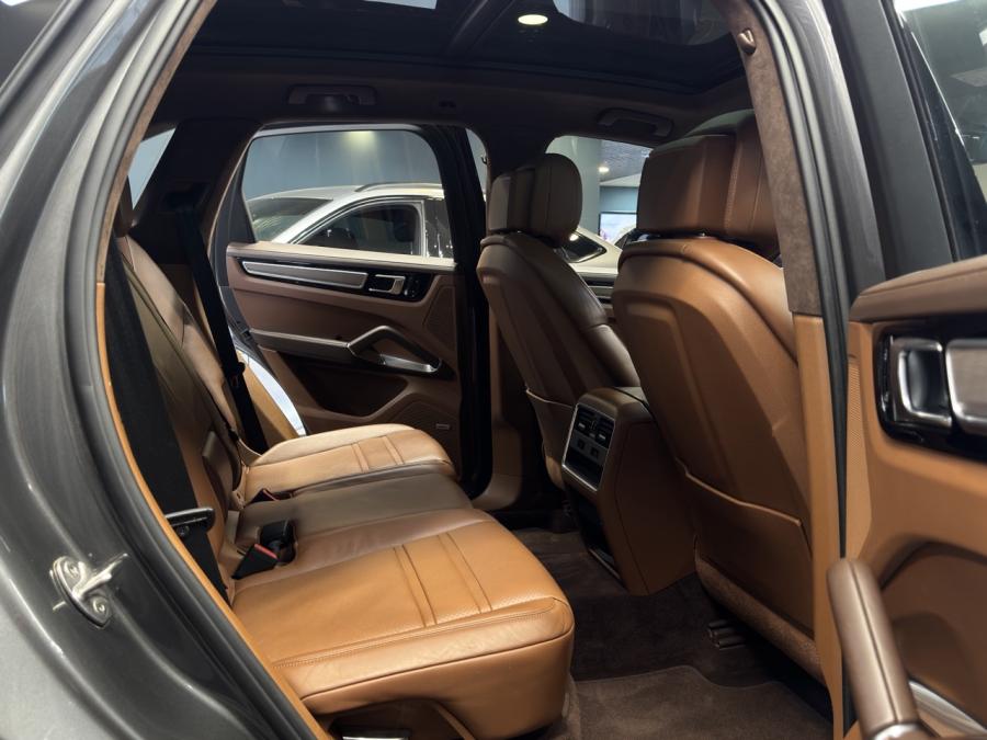 Grey Porsche Cayenne 2019 in Riga, with an engine capacity of 4.00 L and mileage of 164 thousand km for 52990 €, photo 31 on AUTOMOTO.COM.LV