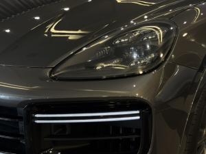 Grey Porsche Cayenne 2019 in Riga, with an engine capacity of 4.00 L and mileage of 164 thousand km for 52990 €, photo 32 on AUTOMOTO.COM.LV