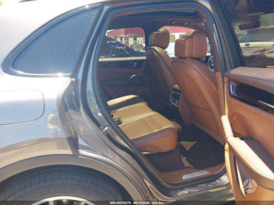 Pelēks Porsche Cayenne 2019 Klaipėda, ar dzinēja tilpumu 3.00 L un nobraukumu 141 tūkst. km par 16000 €, foto 12 vietnē AUTOMOTO.COM.LV