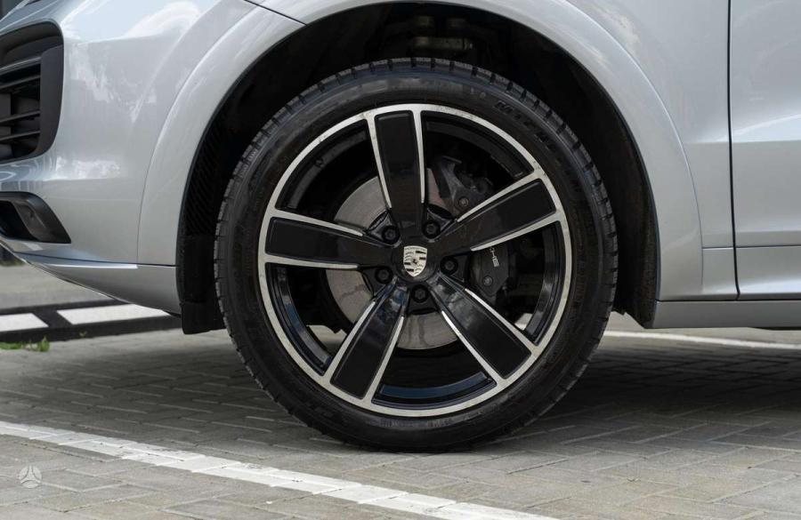 Pelēks Porsche Cayenne 2019 Viļņa, ar dzinēja tilpumu 3.00 L un nobraukumu 65 tūkst. km par 50990 €, foto 14 vietnē AUTOMOTO.COM.LV