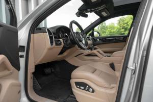 Pelēks Porsche Cayenne 2019 Viļņa, ar dzinēja tilpumu 3.00 L un nobraukumu 65 tūkst. km par 50990 €, foto 15 vietnē AUTOMOTO.COM.LV