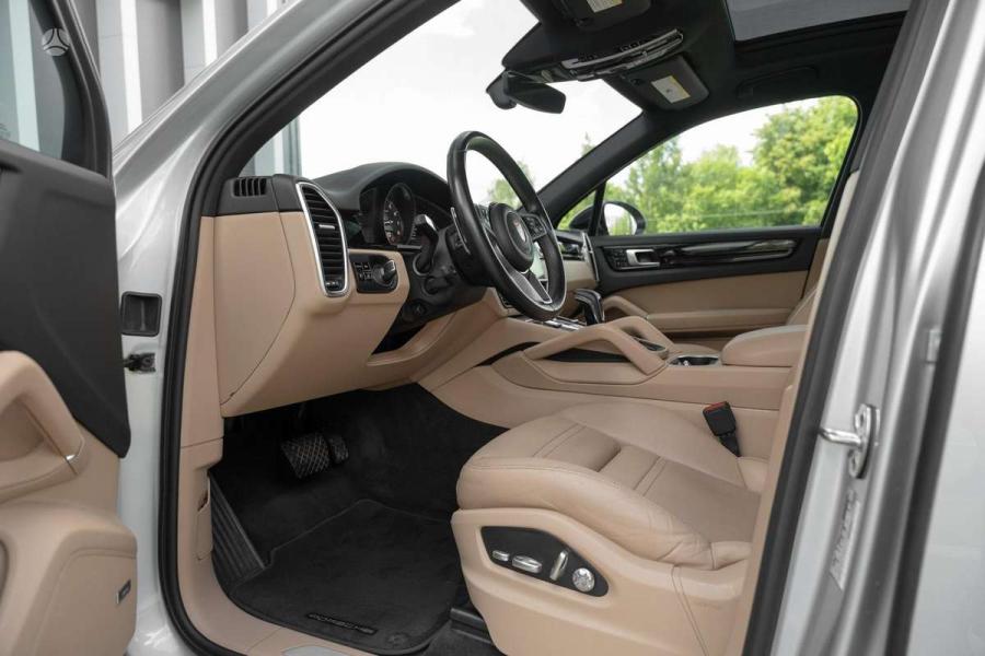 Pelēks Porsche Cayenne 2019 Viļņa, ar dzinēja tilpumu 3.00 L un nobraukumu 65 tūkst. km par 50990 €, foto 15 vietnē AUTOMOTO.COM.LV