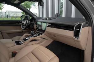 Pelēks Porsche Cayenne 2019 Viļņa, ar dzinēja tilpumu 3.00 L un nobraukumu 65 tūkst. km par 50990 €, foto 18 vietnē AUTOMOTO.COM.LV