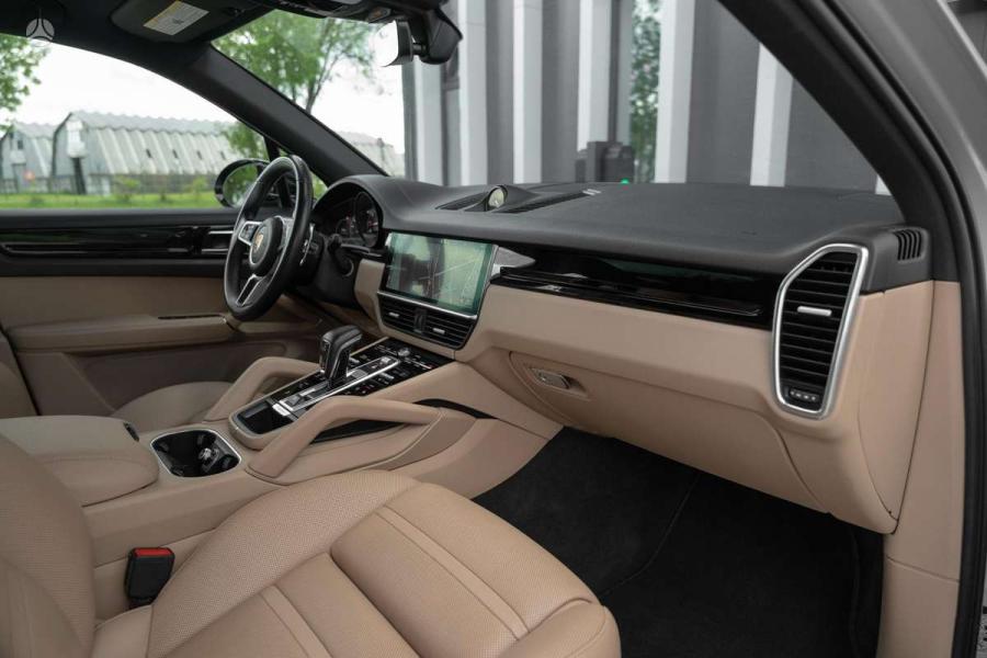 Pelēks Porsche Cayenne 2019 Viļņa, ar dzinēja tilpumu 3.00 L un nobraukumu 65 tūkst. km par 50990 €, foto 18 vietnē AUTOMOTO.COM.LV