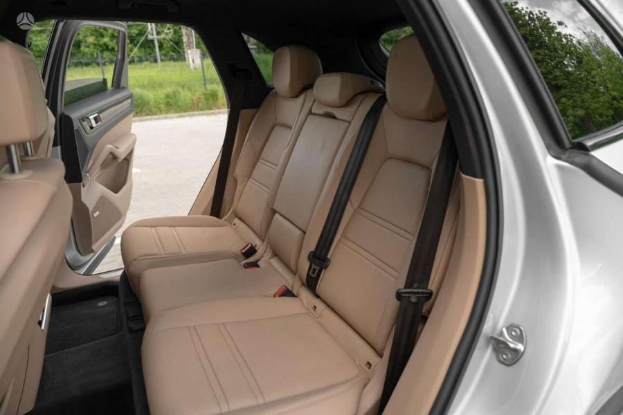 Pelēks Porsche Cayenne 2019 Viļņa, ar dzinēja tilpumu 3.00 L un nobraukumu 65 tūkst. km par 50990 €, foto 21 vietnē AUTOMOTO.COM.LV