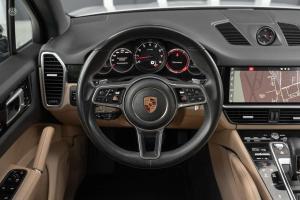 Pelēks Porsche Cayenne 2019 Viļņa, ar dzinēja tilpumu 3.00 L un nobraukumu 65 tūkst. km par 50990 €, foto 26 vietnē AUTOMOTO.COM.LV