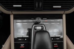 Pelēks Porsche Cayenne 2019 Viļņa, ar dzinēja tilpumu 3.00 L un nobraukumu 65 tūkst. km par 50990 €, foto 38 vietnē AUTOMOTO.COM.LV