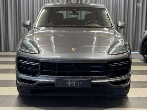 Grey Porsche Cayenne 2019 in Riga, with an engine capacity of 4.00 L and mileage of 164 thousand km for 52990 €, photo 3 on AUTOMOTO.COM.LV