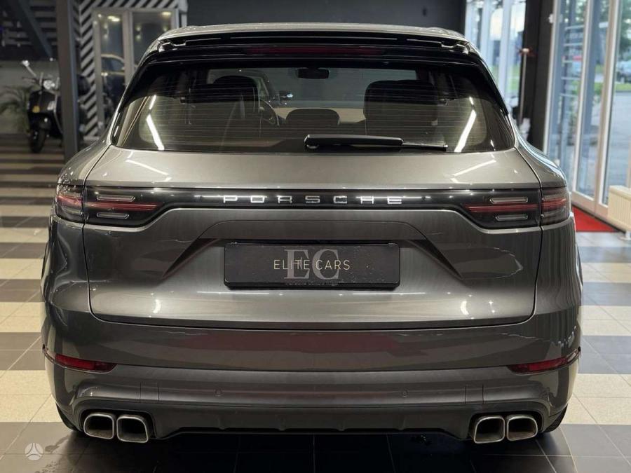Grey Porsche Cayenne 2019 in Riga, with an engine capacity of 4.00 L and mileage of 164 thousand km for 52990 €, photo 6 on AUTOMOTO.COM.LV