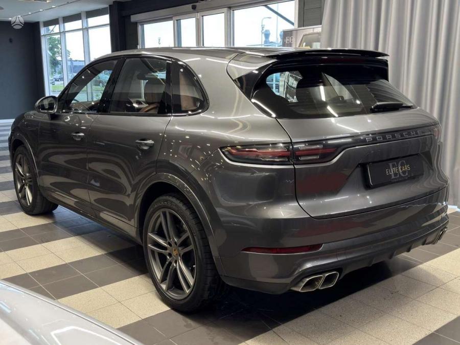 Grey Porsche Cayenne 2019 in Riga, with an engine capacity of 4.00 L and mileage of 164 thousand km for 52990 €, photo 7 on AUTOMOTO.COM.LV