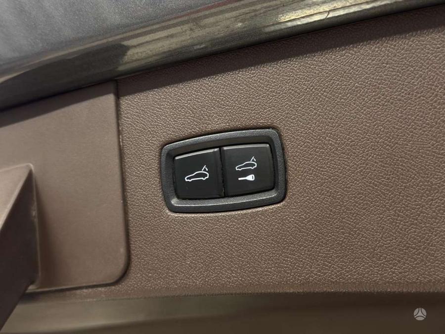 Grey Porsche Cayenne 2019 in Riga, with an engine capacity of 4.00 L and mileage of 164 thousand km for 52990 €, photo 9 on AUTOMOTO.COM.LV