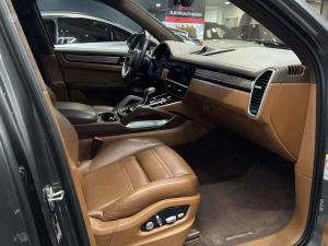Grey Porsche Cayenne 2019 in Riga, with an engine capacity of 4.00 L and mileage of 164 thousand km for 52990 €, photo 15 on AUTOMOTO.COM.LV