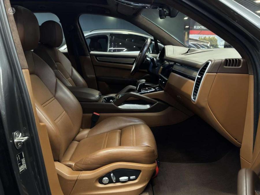 Grey Porsche Cayenne 2019 in Riga, with an engine capacity of 4.00 L and mileage of 164 thousand km for 52990 €, photo 16 on AUTOMOTO.COM.LV