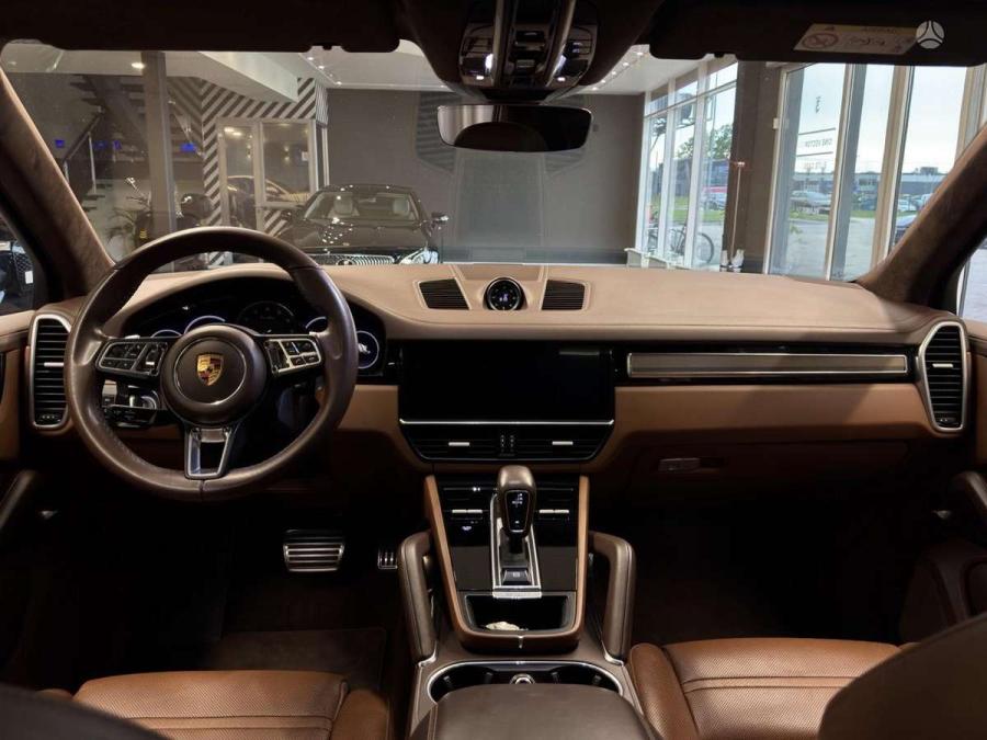 Grey Porsche Cayenne 2019 in Riga, with an engine capacity of 4.00 L and mileage of 164 thousand km for 52990 €, photo 18 on AUTOMOTO.COM.LV