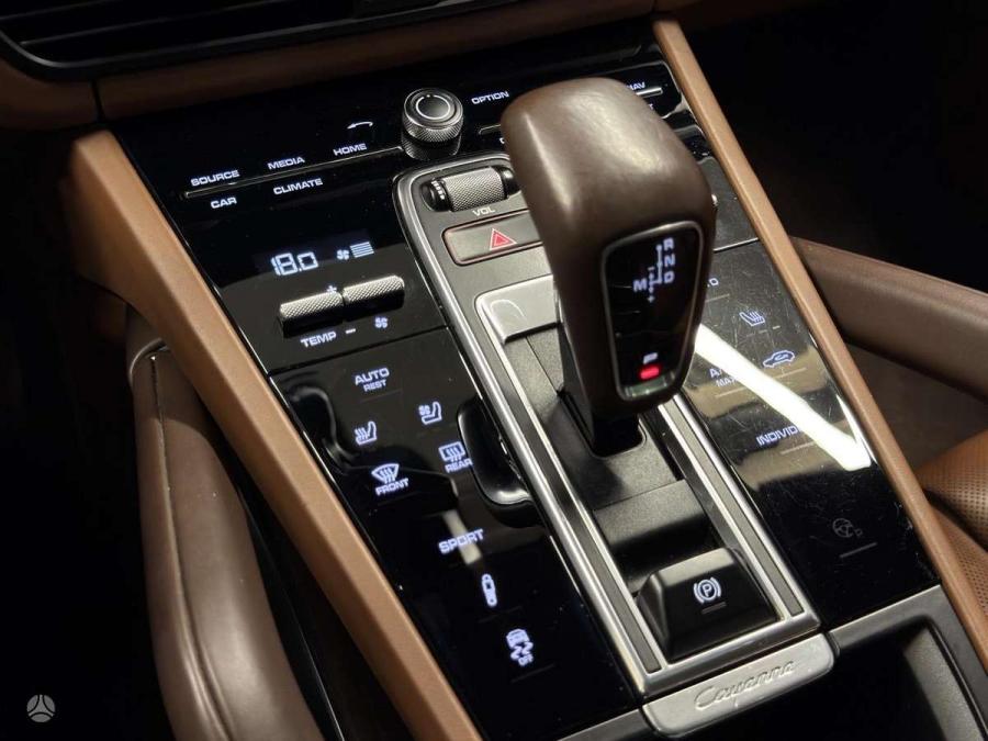 Grey Porsche Cayenne 2019 in Riga, with an engine capacity of 4.00 L and mileage of 164 thousand km for 52990 €, photo 27 on AUTOMOTO.COM.LV