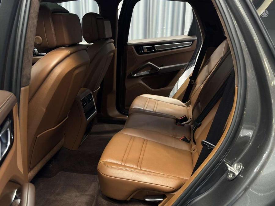Grey Porsche Cayenne 2019 in Riga, with an engine capacity of 4.00 L and mileage of 164 thousand km for 52990 €, photo 30 on AUTOMOTO.COM.LV