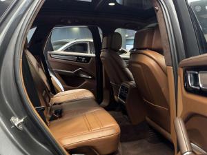 Grey Porsche Cayenne 2019 in Riga, with an engine capacity of 4.00 L and mileage of 164 thousand km for 52990 €, photo 32 on AUTOMOTO.COM.LV