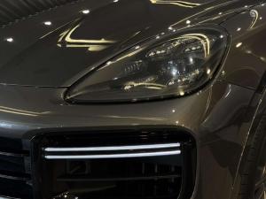 Grey Porsche Cayenne 2019 in Riga, with an engine capacity of 4.00 L and mileage of 164 thousand km for 52990 €, photo 33 on AUTOMOTO.COM.LV