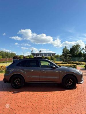 Pelēks Porsche Cayenne 2019 Viļņa, ar dzinēja tilpumu 3.00 L un nobraukumu 128 tūkst. km par 49500 €, foto 3 vietnē AUTOMOTO.COM.LV