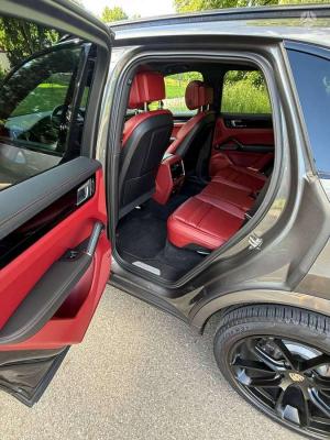 Pelēks Porsche Cayenne 2019 Viļņa, ar dzinēja tilpumu 3.00 L un nobraukumu 128 tūkst. km par 49500 €, foto 10 vietnē AUTOMOTO.COM.LV