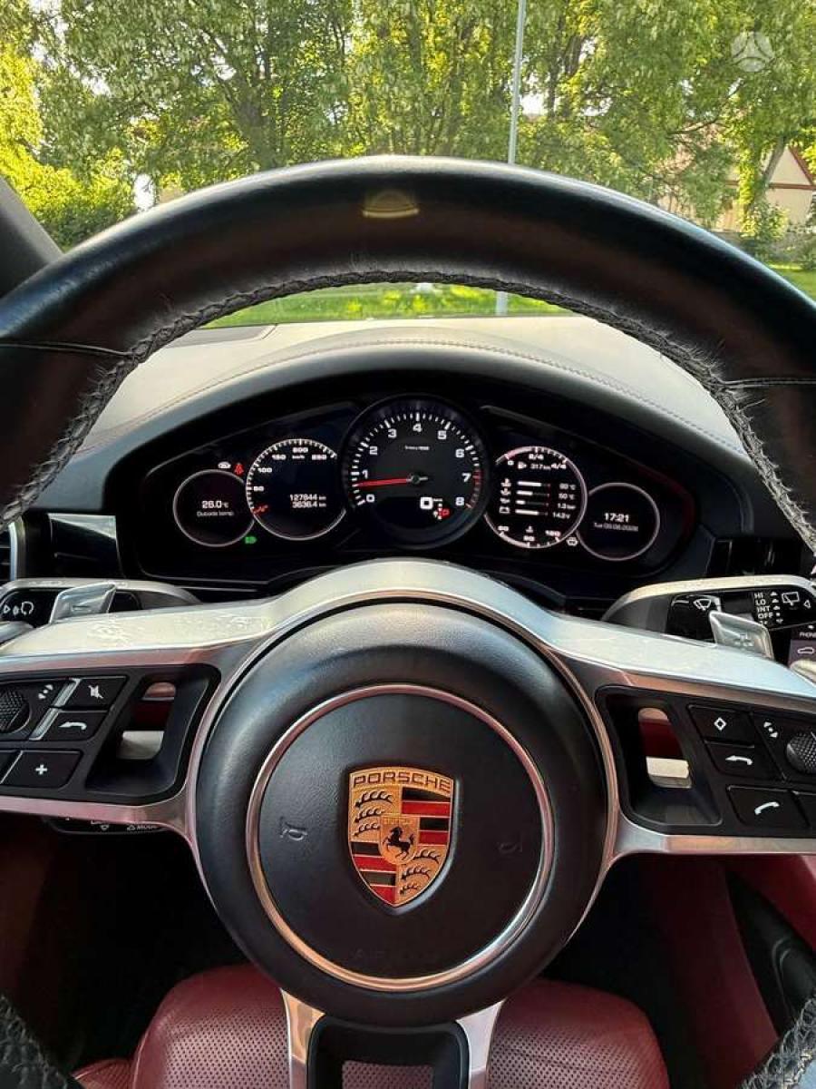 Pelēks Porsche Cayenne 2019 Viļņa, ar dzinēja tilpumu 3.00 L un nobraukumu 128 tūkst. km par 49500 €, foto 13 vietnē AUTOMOTO.COM.LV
