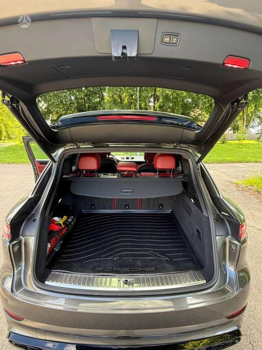 Pelēks Porsche Cayenne 2019 Viļņa, ar dzinēja tilpumu 3.00 L un nobraukumu 128 tūkst. km par 49500 €, foto 14 vietnē AUTOMOTO.COM.LV